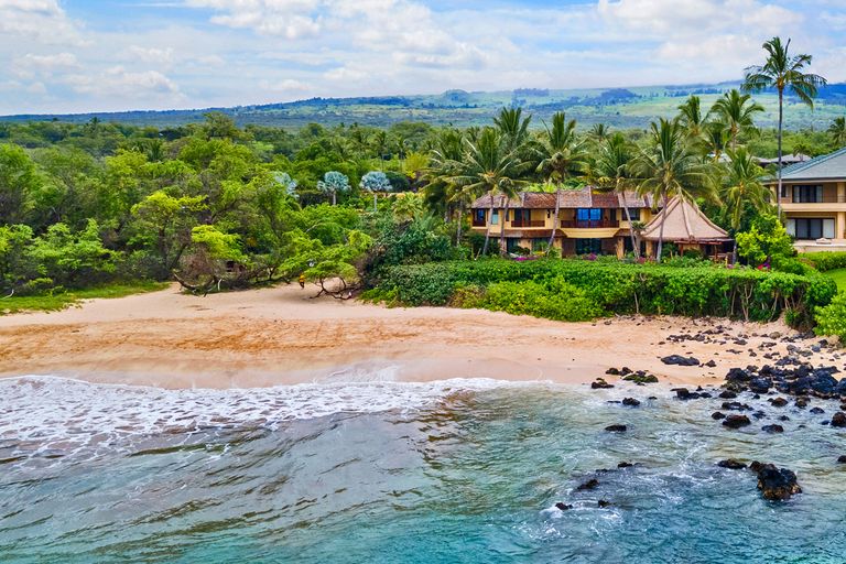 This Makena Beachfront Estate is The Epitome of an Hawaiian Oasis ...