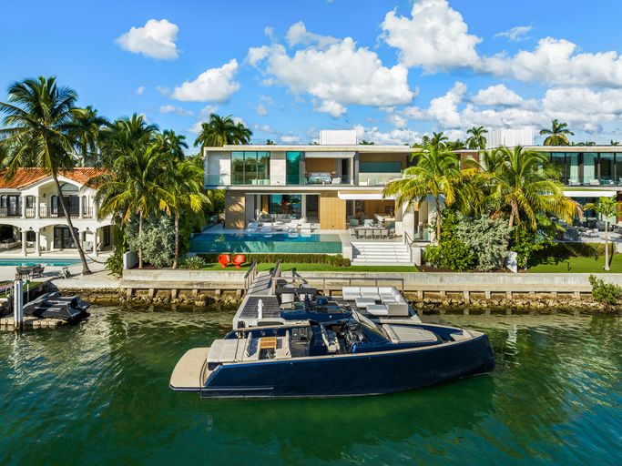 Ralph Choeff-Designed Waterfront Contemporary Epitomizes Miami Beach ...