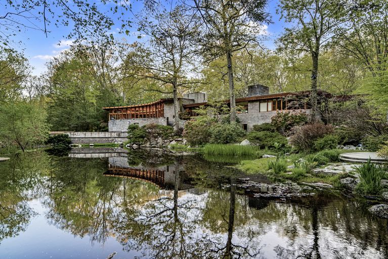 Frank Lloyd Wright Estate "Tirranna" in New Canaan, Connecticut Sells ...