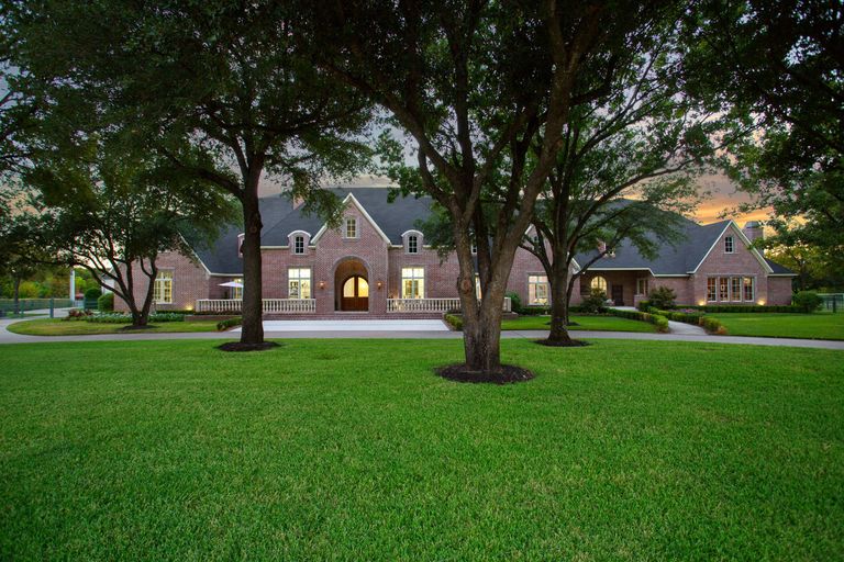 A Lavish 5-Acre Estate in the DFW Area Asking $6 Million Heads to ...