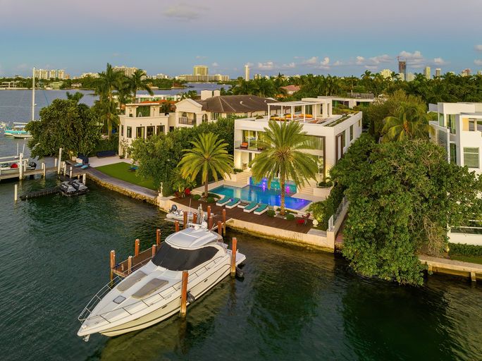 Miami’s Most Glamorous Waterfront Sunset Spot Could Be Your Backyard ...