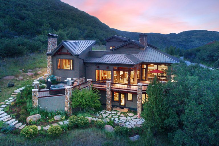 The Enclave at Oak Ridge in Colorado's Snowmass Village - Editorial ...