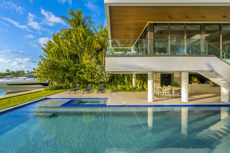 New Elevated Home Rises to the Occasion in Miami Beach - Editorial ...