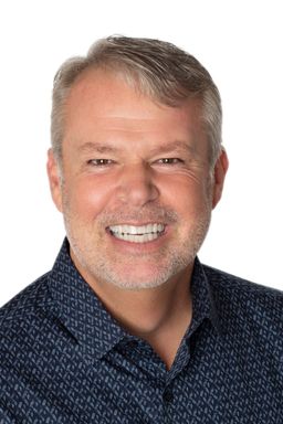 Zeke Riddle - Coldwell Banker Realty - Coldwell Banker Global Luxury