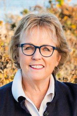 Robin Brennan - Coldwell Banker Realty - Coldwell Banker Global Luxury