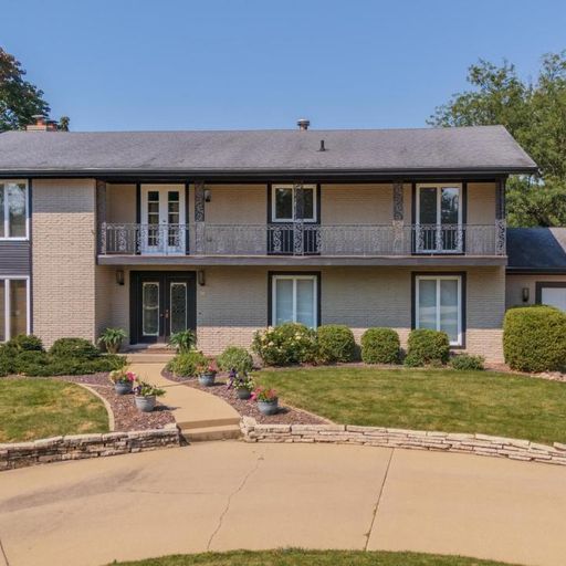 40 Country Club Place, Bloomington, IL 61701 United States ...