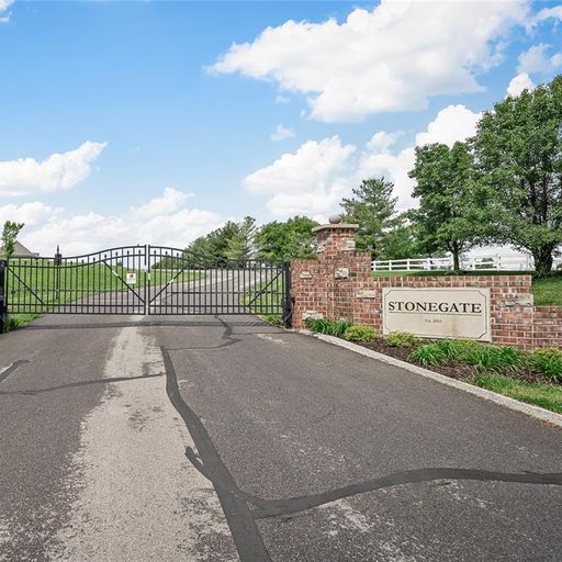 23 Stonegate Estates Dr, Hawk Point, MO 63349 United States ...